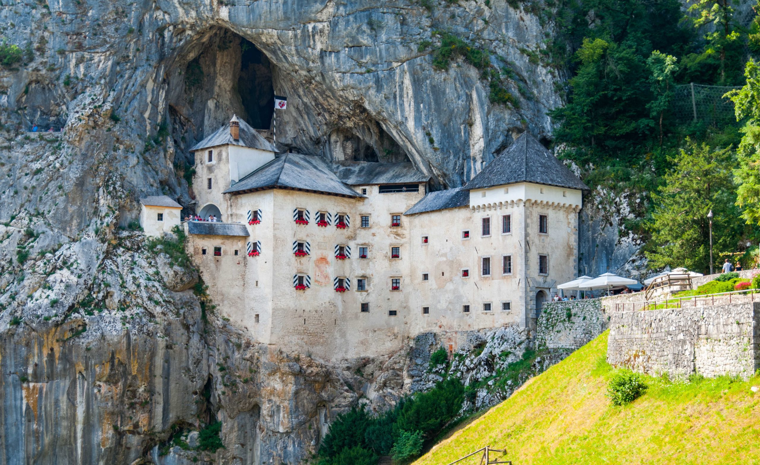 Queen and Knight Tour (Postojna Cave & Predjama Castle) - Hermeias Tours